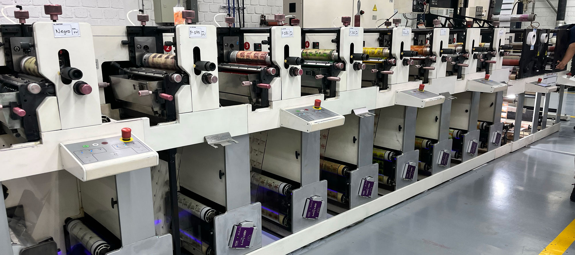 Un fournisseur de manchons rétractables se tourne vers LeoLED